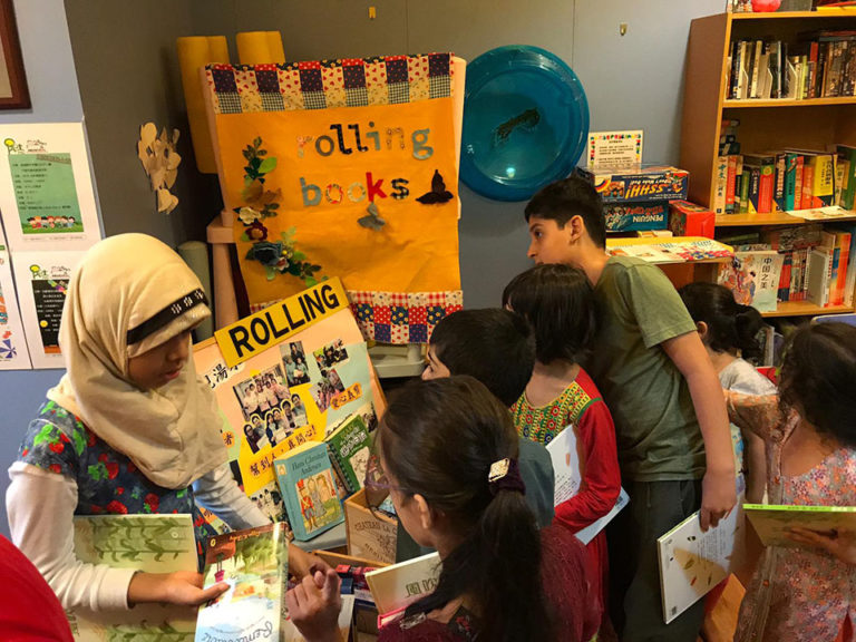 什麼是滾動的書 WHAT IS ROLLING BOOKS